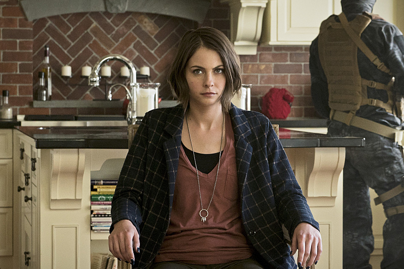 Answering Arrow Season 5's Greatest Mystery: Where's Thea? | GreenArrowTV