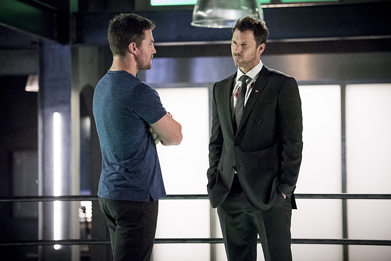 Arrow on Set: Stephen Amell Reflects On "Human Target" | GreenArrowTV